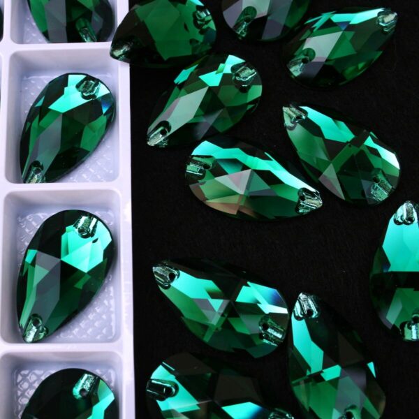 Emerald színű csepp alakú kristály - Kristály Kuckó